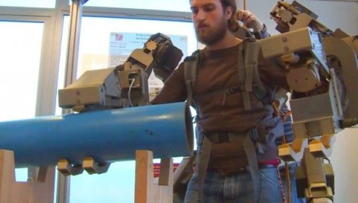 Robotic Exoskeleton Lifts 50 Kilos Per Hand | IFLScience