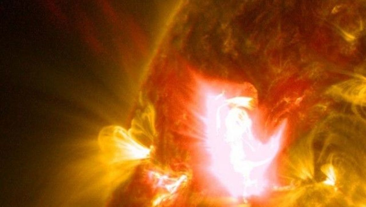 Solar Flare Filmed in Exquisite Detail | IFLScience