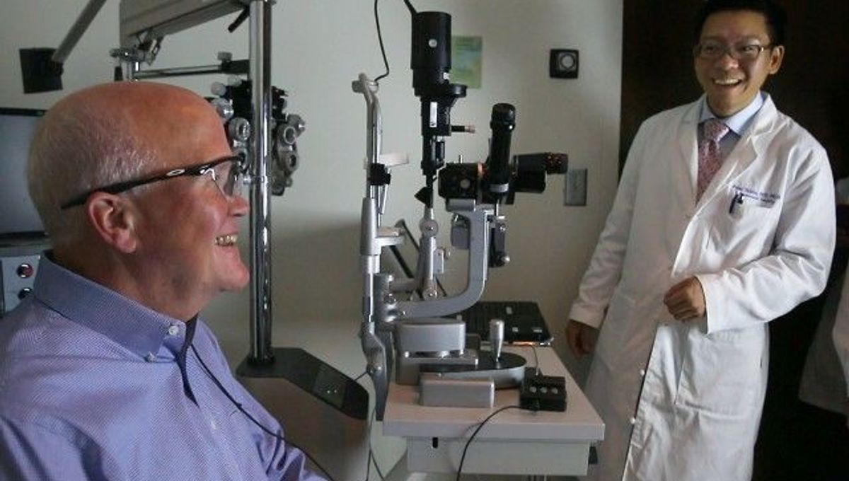 Watch A Man See For The First Time In 33 Years, Thanks To His New ...