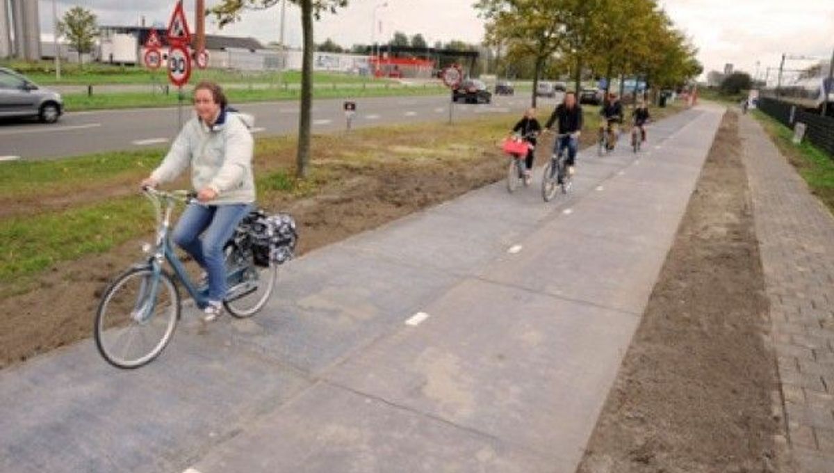 World's First Solar Cycle Path Installed In Amsterdam | IFLScience