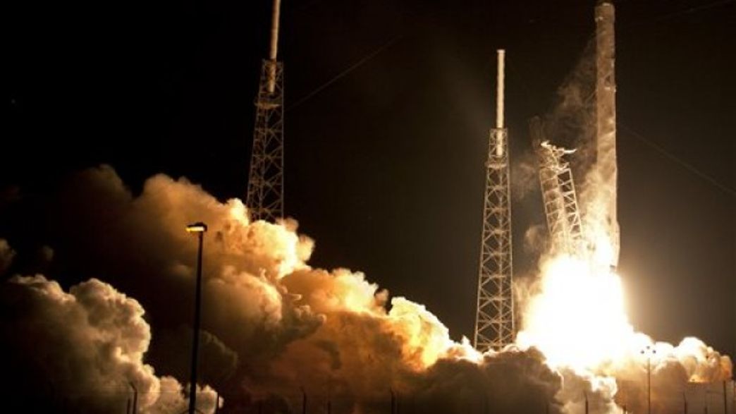 SpaceX Rocket Smashes Into Ship During Failed Return Experiment ...