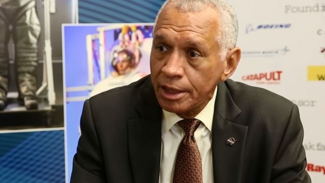 Giving Up On Mars Would Be “Disastrous,” NASA Chief Tells IFLScience ...