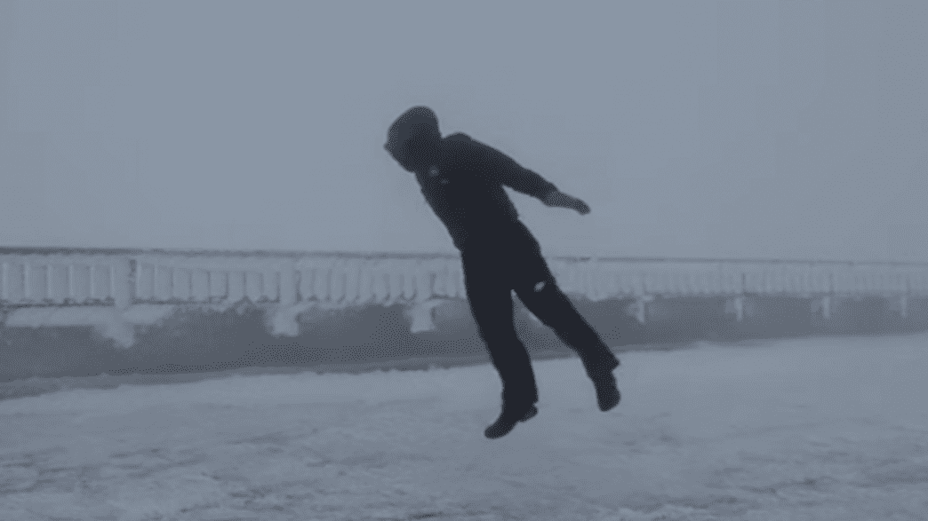 Check Out This Guy Fighting Against 100mph Winds On Mount Washington ...