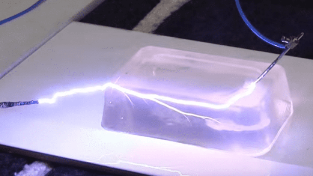 Watch This Guy Simulate How "Human Skin" Reacts To Being Electrocuted ...