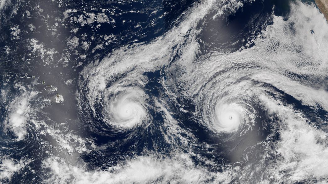 Two Back-To-Back Hurricanes Move Towards Hawaii For First Time In ...