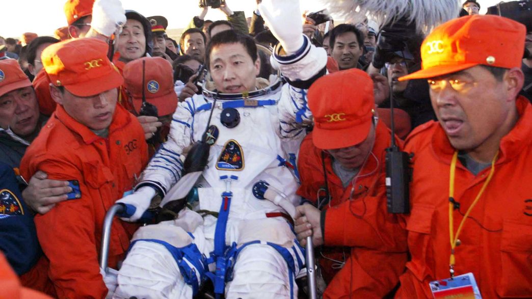 Chinese Astronaut Says He Heard A Strange Knocking Sound While In Space ...