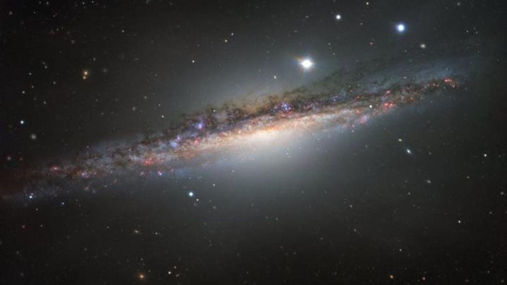A Beautiful Glimpse Of A Galaxy Seen From The Edge | IFLScience
