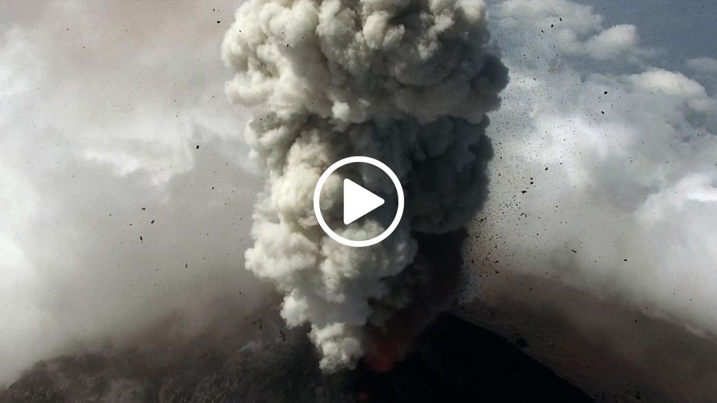 Scientists Just Captured This Amazing Footage Of An Erupting Volcano ...