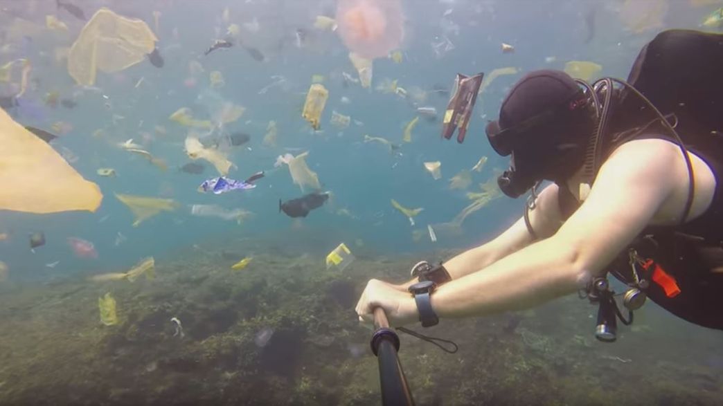 Diver Captures Shocking Footage Of Huge Amounts Of Plastic In The Ocean ...