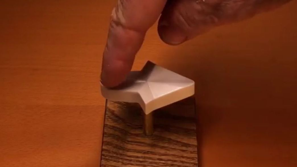 This Pointing Arrow Illusion Will Seriously Mess With Your Brain ...