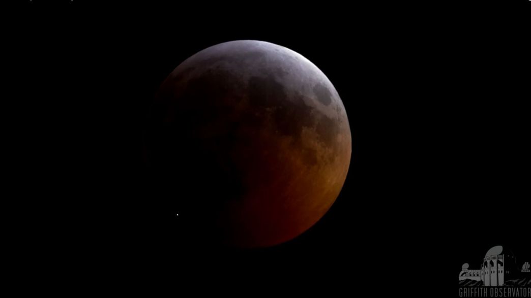 Watch The Moment A Meteor Hit The Moon During The Lunar Eclipse ...
