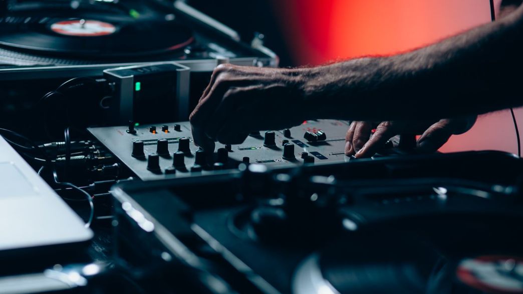 Italian Astronaut Becomes First DJ To Play A Set in Space | IFLScience