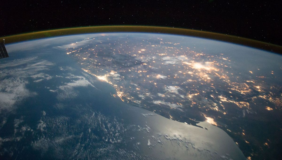 In 1 Billion Years, Dwindling Oxygen Levels May Suffocate Life On Earth ...