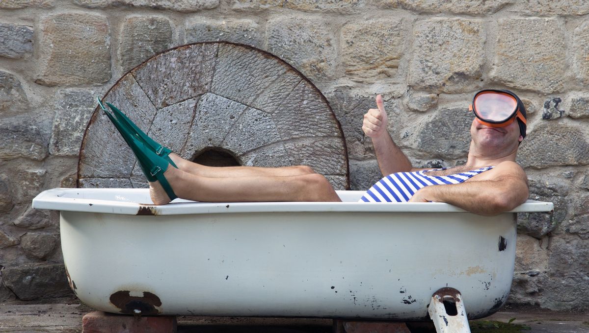 Is It Safe To Have A Bath During A Thunderstorm? | IFLScience