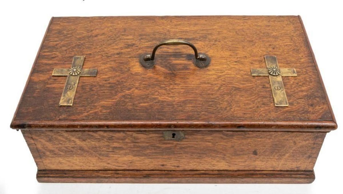 Vampire Slaying Kit Sells At Auction For Six Times Estimated Price ...