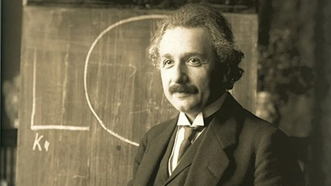 Albert Einstein Inchinn I Jar 900x477