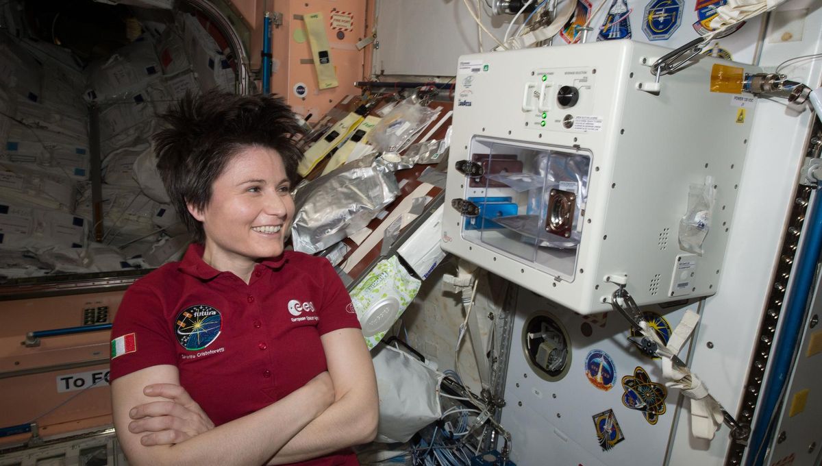 Samantha Cristoforetti Shows That Even Drinking Coffee In Space ...
