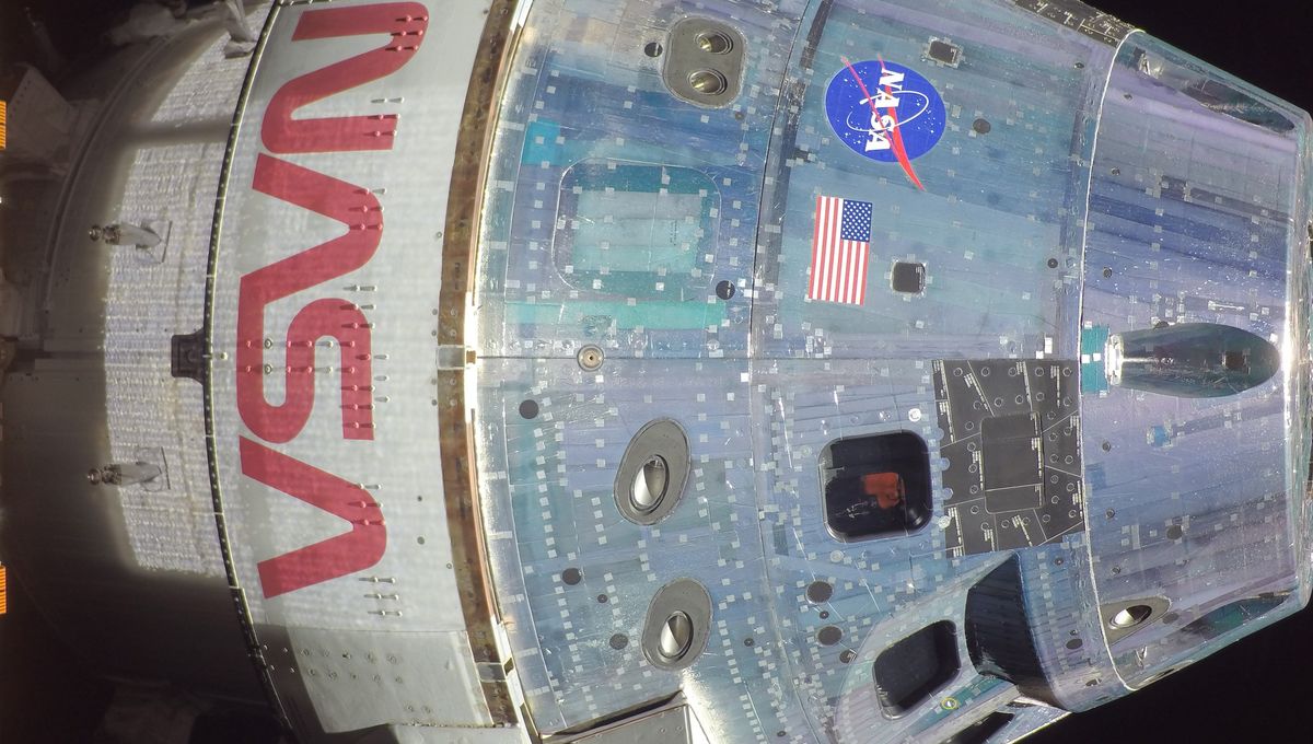 This Is What An Incredible Lunar Capsule Looks As It Nears The Moon ...