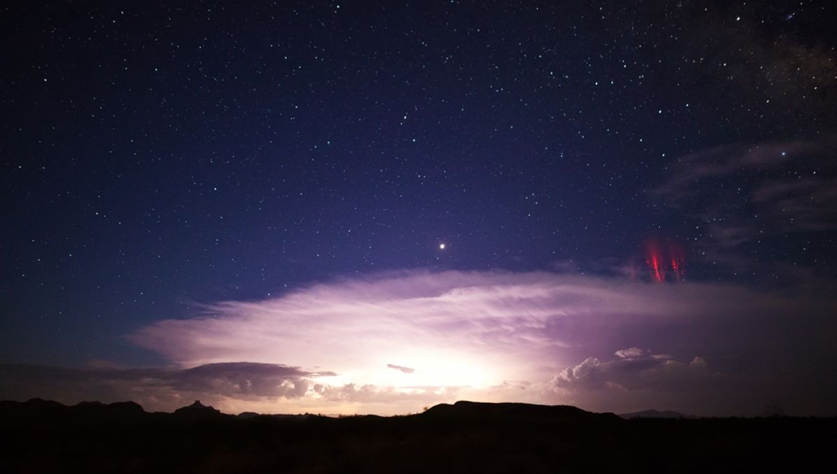 Sky Camera Catches Elusive Red Sprites Dancing In The Sky Over Hawai’i ...
