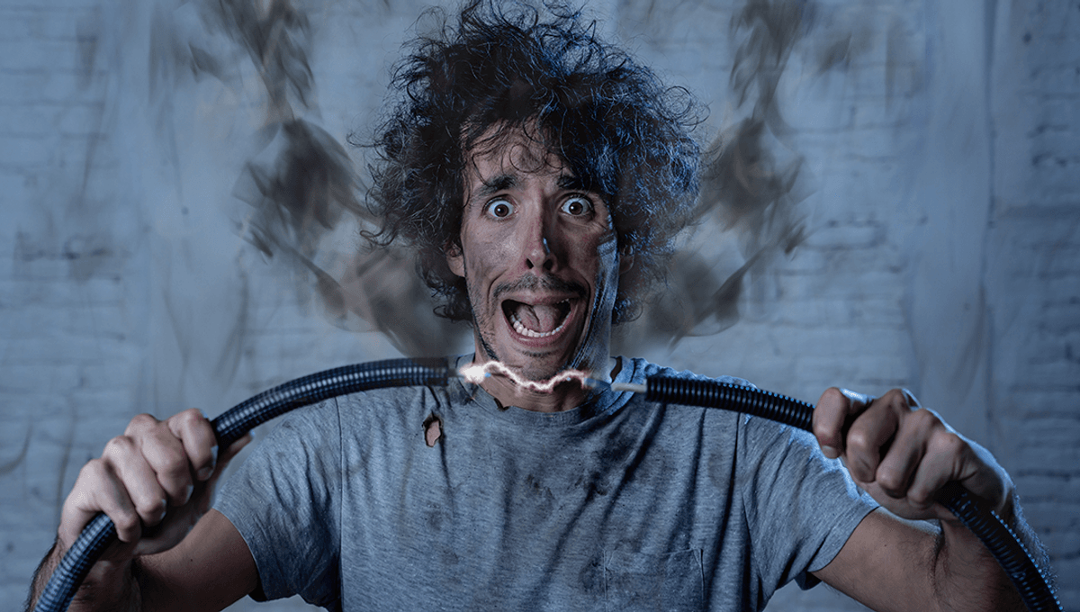 US Marine Attempts To Treat Rattlesnake Bite With Car Battery, Makes ...