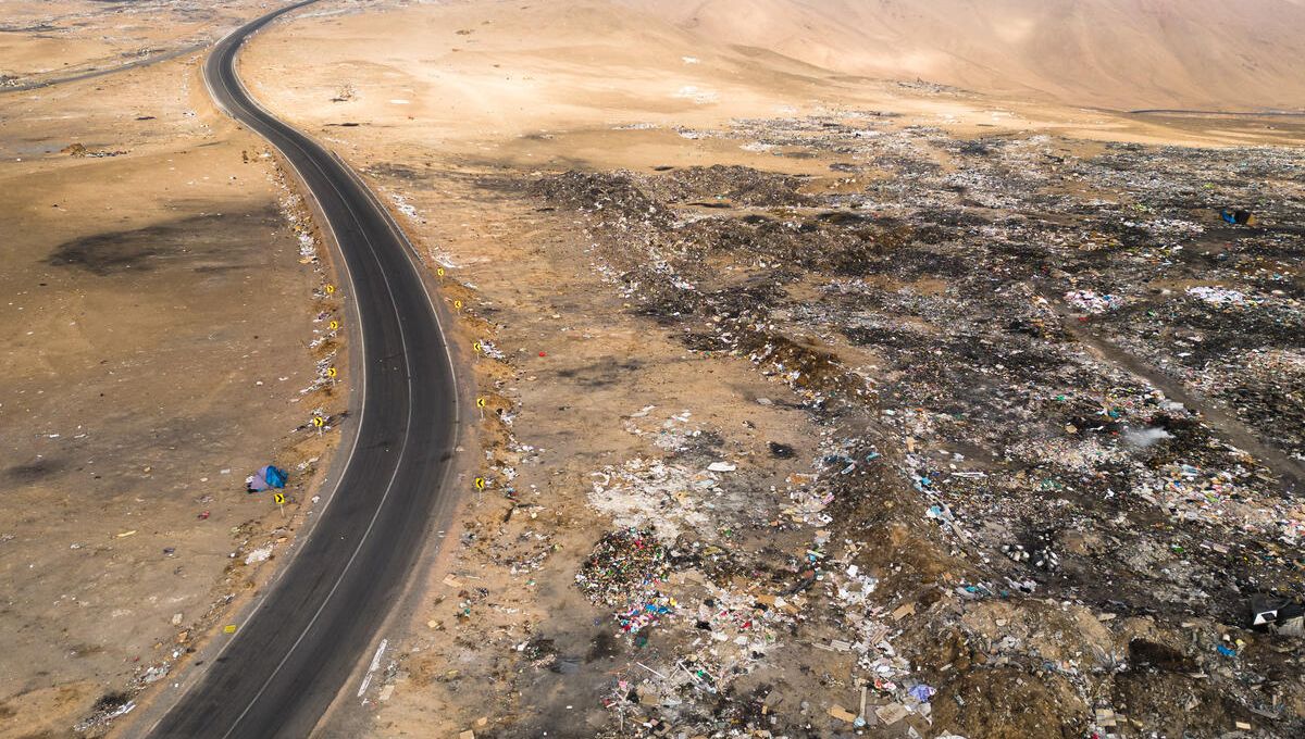 A Depressing Monument To Fast Fashion Lies In The Atacama Desert ...