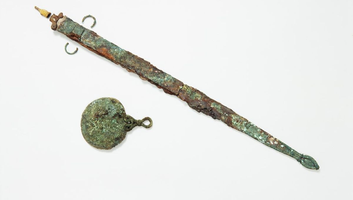 Mystery Of 2,000-Year-Old Skeleton Buried With Sword And Mirror Finally ... Mystery Of 2,000-Year-Old Skeleton Buried With Sword And Mirror Finally ...