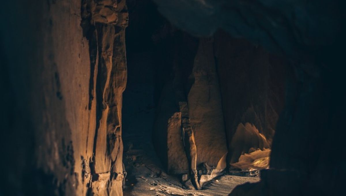 Stone Age Cave Dwelling Found Exactly As It Was Left 17,000 Years Ago ...