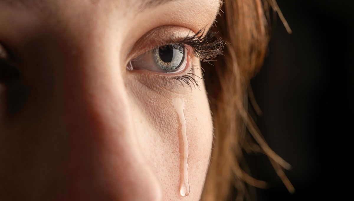 Sniffing Women Tears Lower Male Aggression | IFLScience