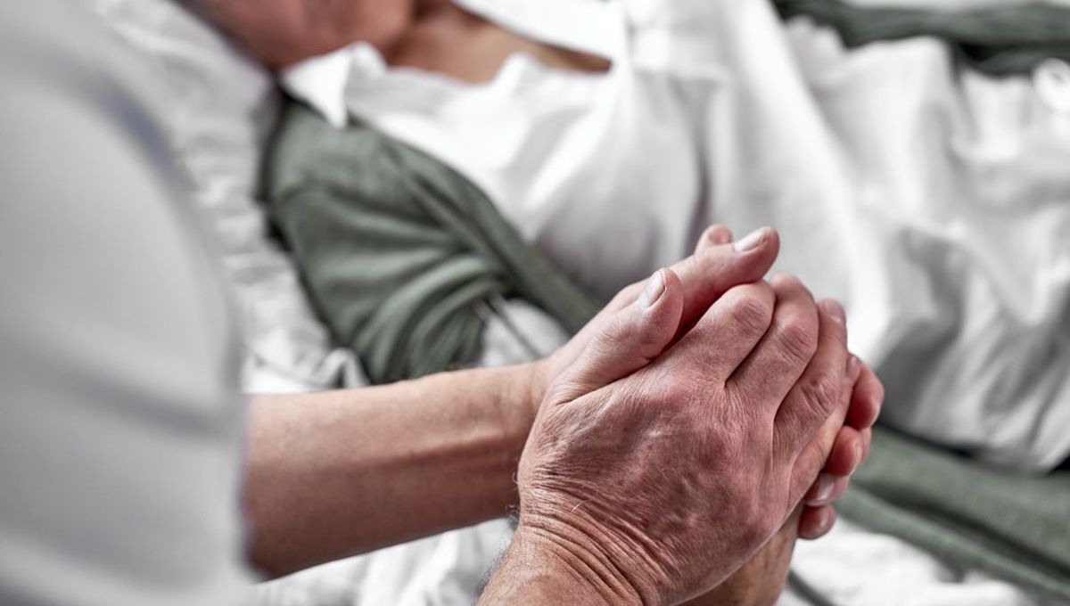 These Are The Regrets That People Share On Their Deathbed | IFLScience