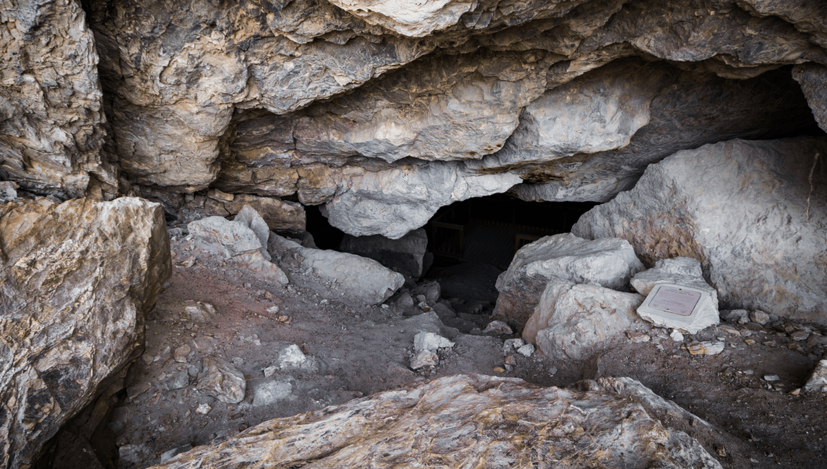 Lovelock Cave: Where Legends Of Redheaded Giant Cannibals Refuse To Die ...