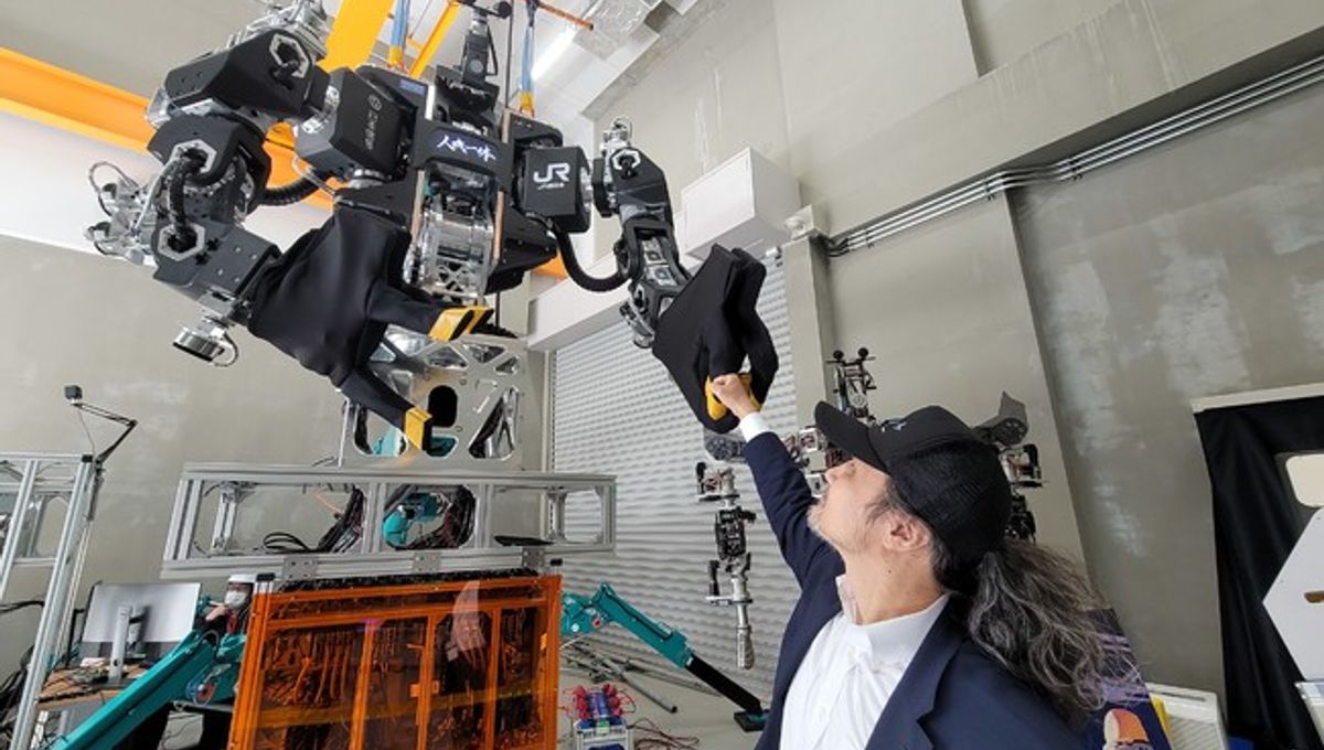Giant Humanoid Robots Start Working On Japan's Railways To Ease Labor Shortages | IFLScience