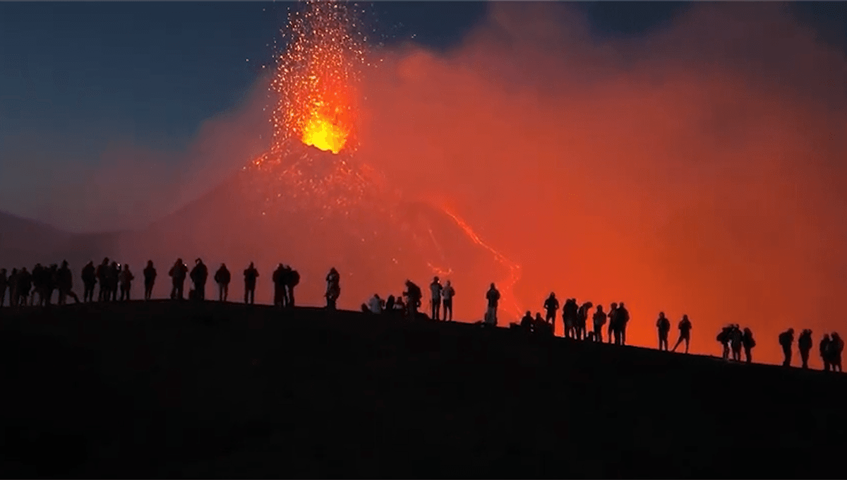 Watch Mount Etna Erupt Into The Night Sky In Spectacular Footage ...
