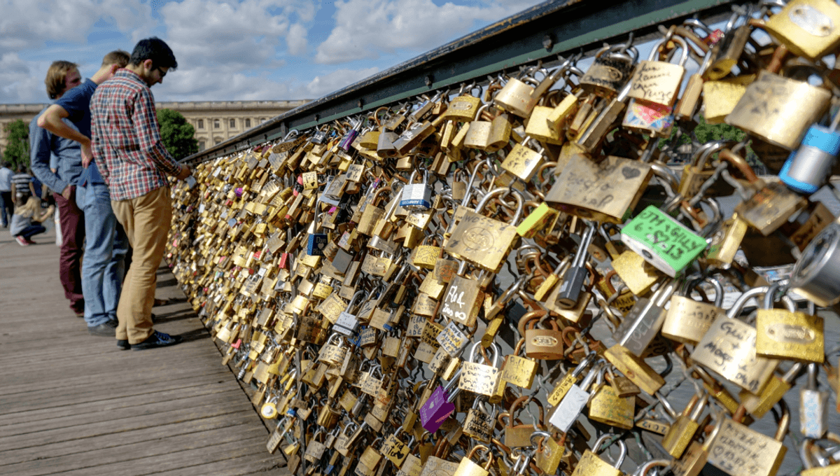 Why Are There So Many Padlocks Attached To Bridges? | IFLScience