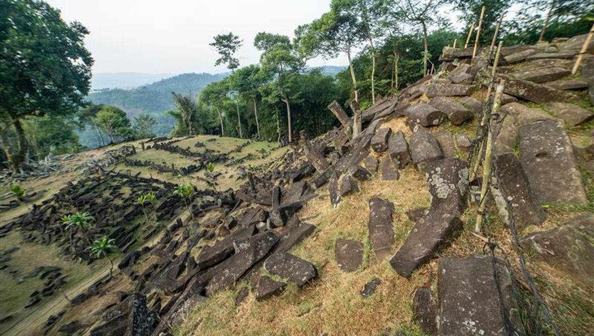 Gunung Padang Excavation Gunung Padang Ancient Temple : The Megalithic