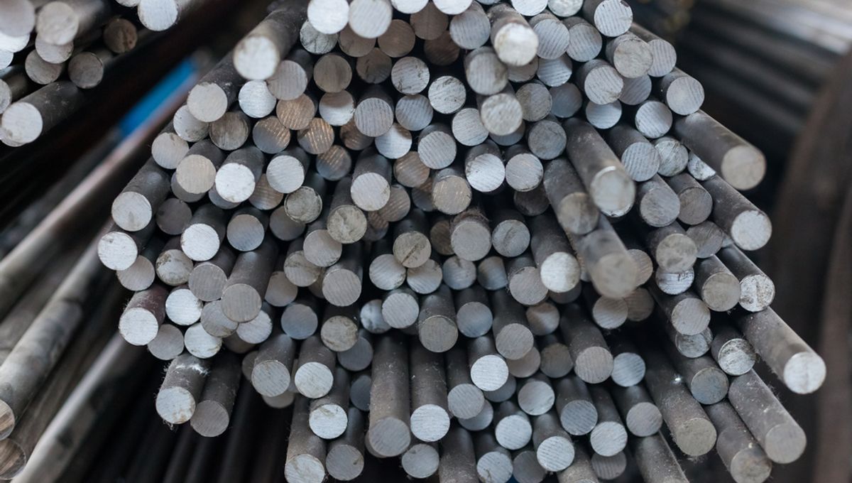 Push One End Of A Long Pole, When Does The Other End Move? | IFLScience