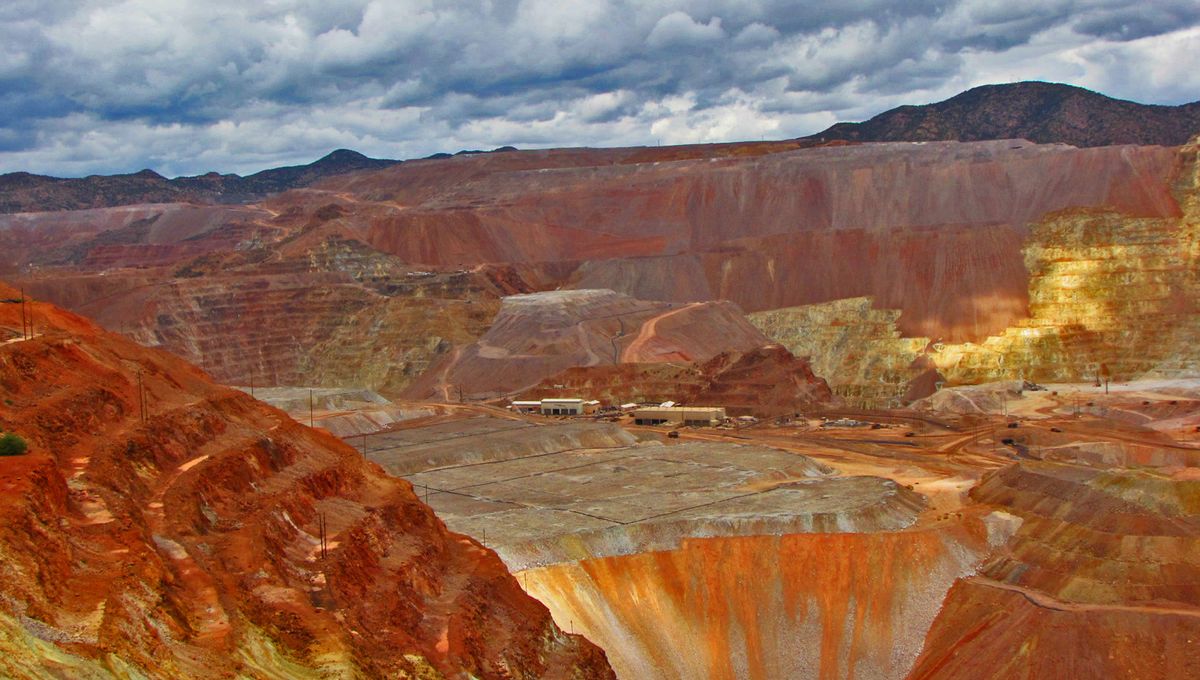 Morenci Mine In Arizona: The Largest Copper Mine In The US Is Full Of ...