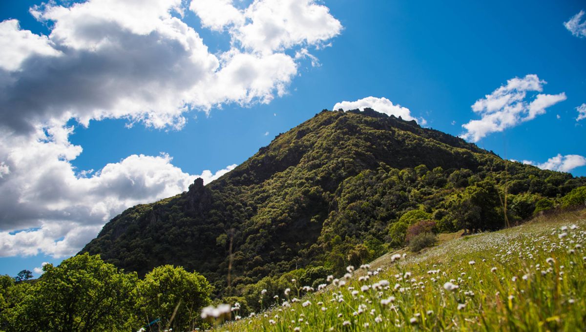 Meet Sutter Buttes: "The World’s Smallest Mountain Range" | IFLScience