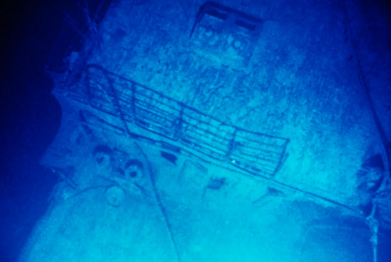 Titanic Wreck Side Profile