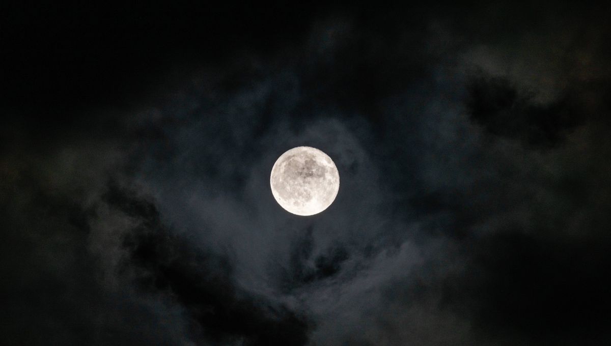 Why Do Some People Believe The Moon Influences Mental Health? | IFLScience